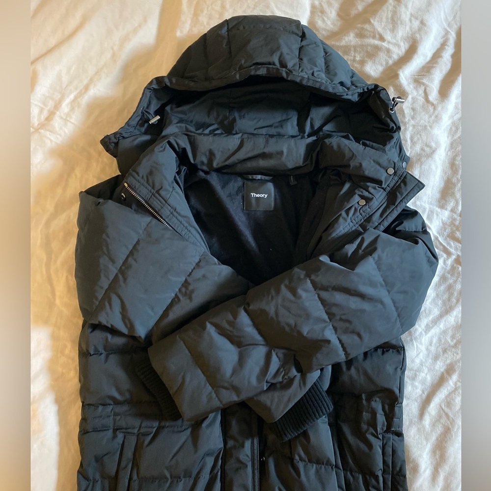 Theory Down Puffer Coat In Size L Black - Gem